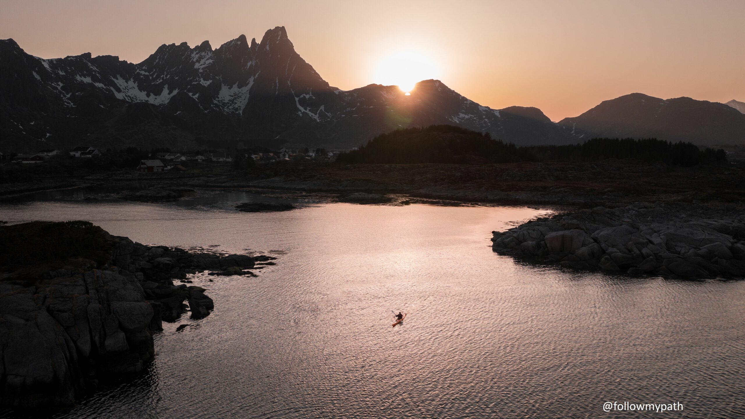 Ballstad - Guided kayak tours - Visit Lofoten